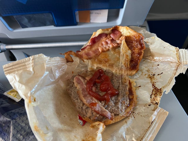 We tried two inflight burgers to see which US airline does it best ...