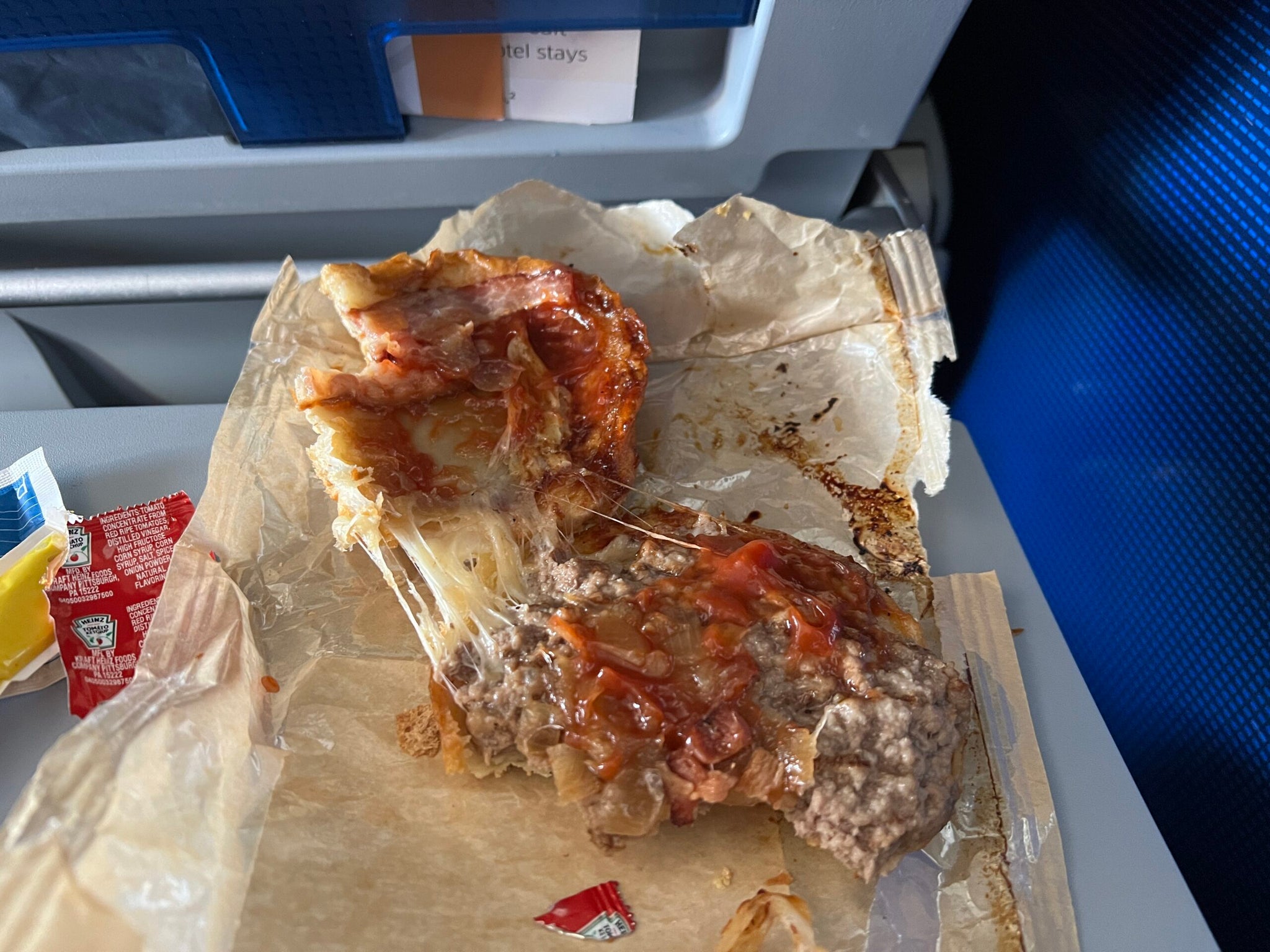 We tried two inflight burgers to see which US airline does it best ...