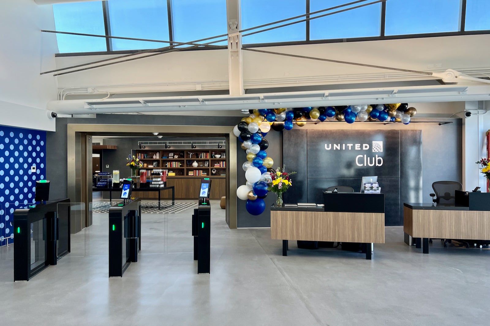 Touring the hotly anticipated one-of-a-kind United Club at Newark - The ...
