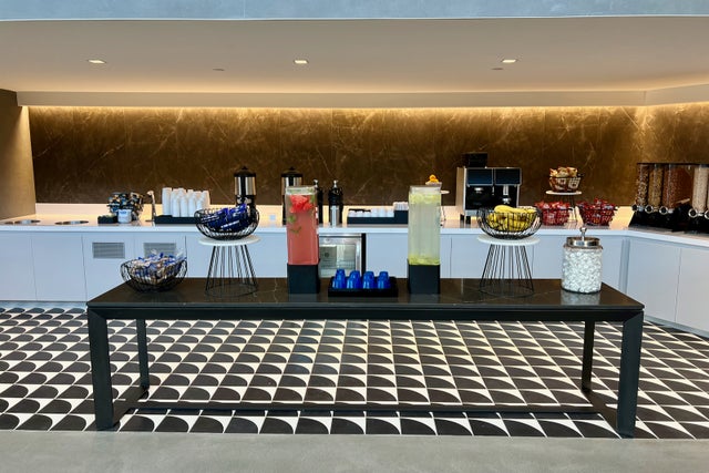 First look: The hotly anticipated one-of-a-kind United Club at Newark ...