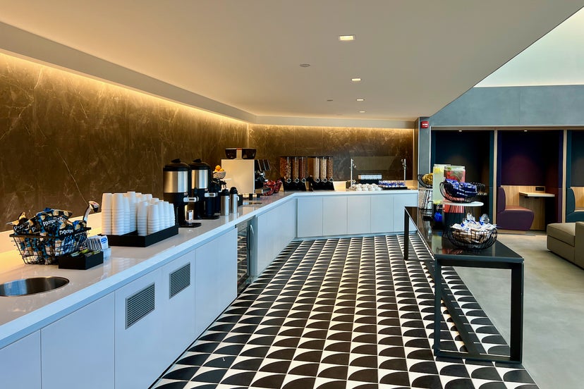 First look: The hotly anticipated one-of-a-kind United Club at Newark ...