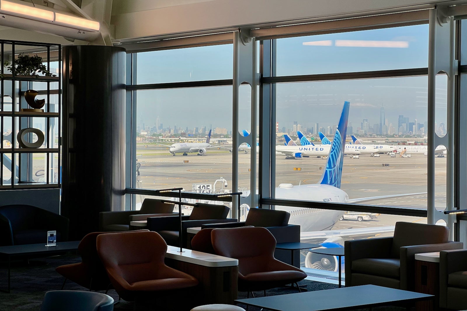 United makes it harder to earn Premier status, adds new ways to unlock ...