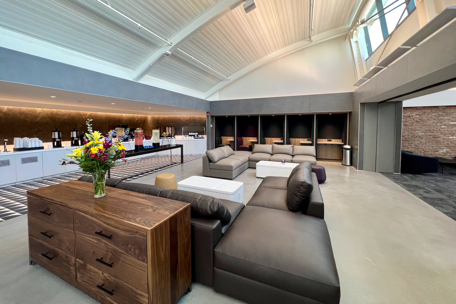 Touring the hotly anticipated one-of-a-kind United Club at Newark - The ...