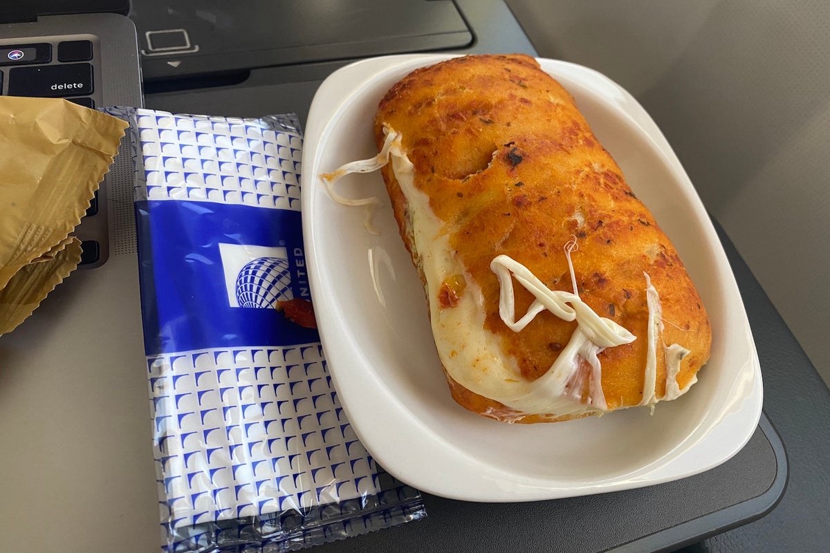 United finally expands its domestic first-class meal service - The ...