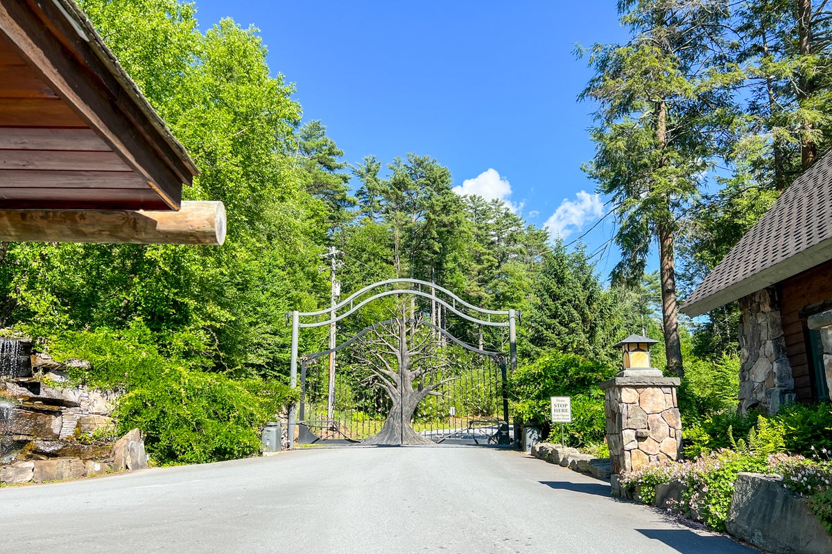 New Chatwal Lodge brings luxury — and kitschy wooden wildlife — to the ...