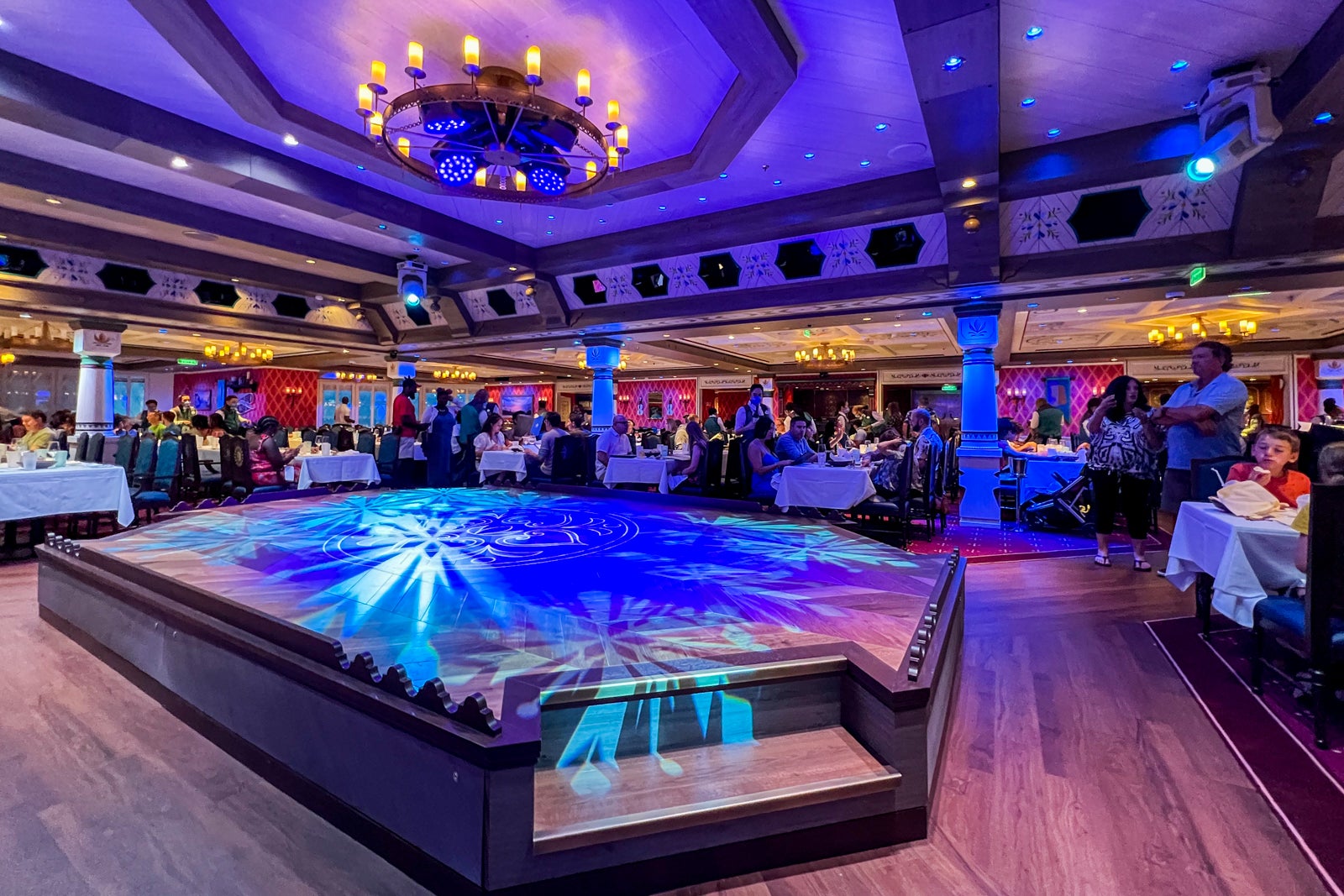 What to expect at Arendelle: A Frozen Dining Adventure on Disney Wish ...
