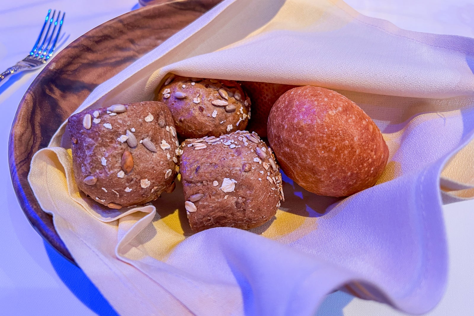 What to expect at Arendelle: A Frozen Dining Adventure on Disney Wish ...