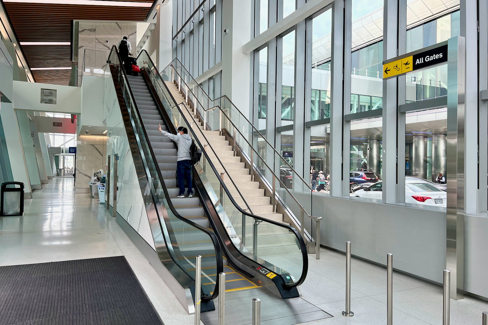Flying Delta's 1st 'new' Airbus A350, with unique business-class cabins ...