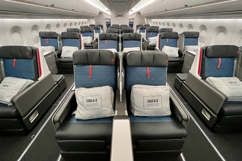 Flying Delta's 1st 'new' Airbus A350, with unique business-class cabins ...