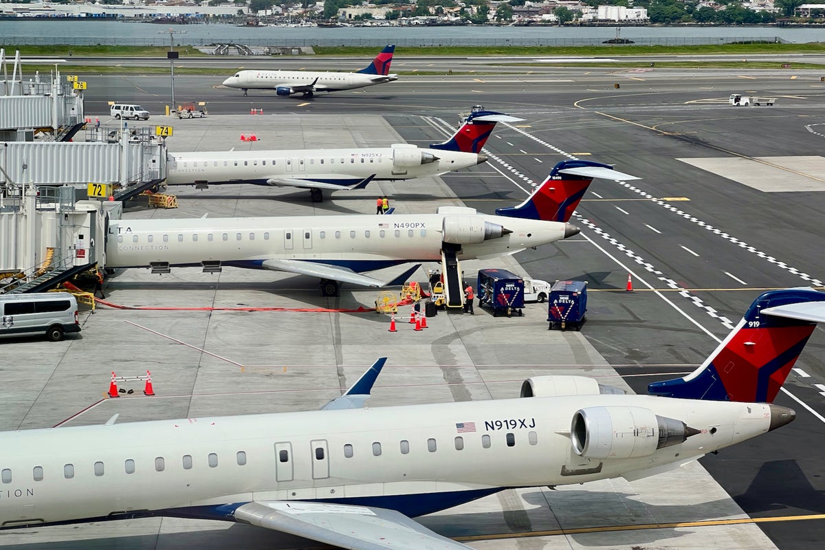 Delta adds new 4x daily LaGuardia to Dulles route, cuts 2 others - The ...