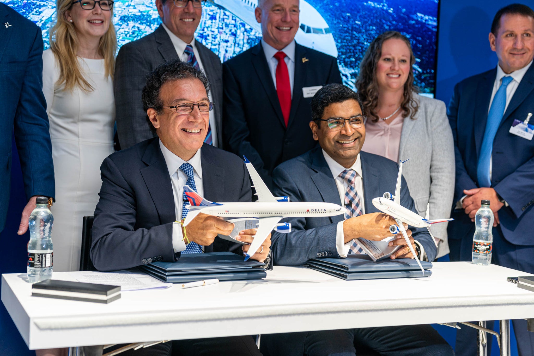 Delta orders 100 Boeing 737 MAX 10 aircraft at Farnborough Airshow ...