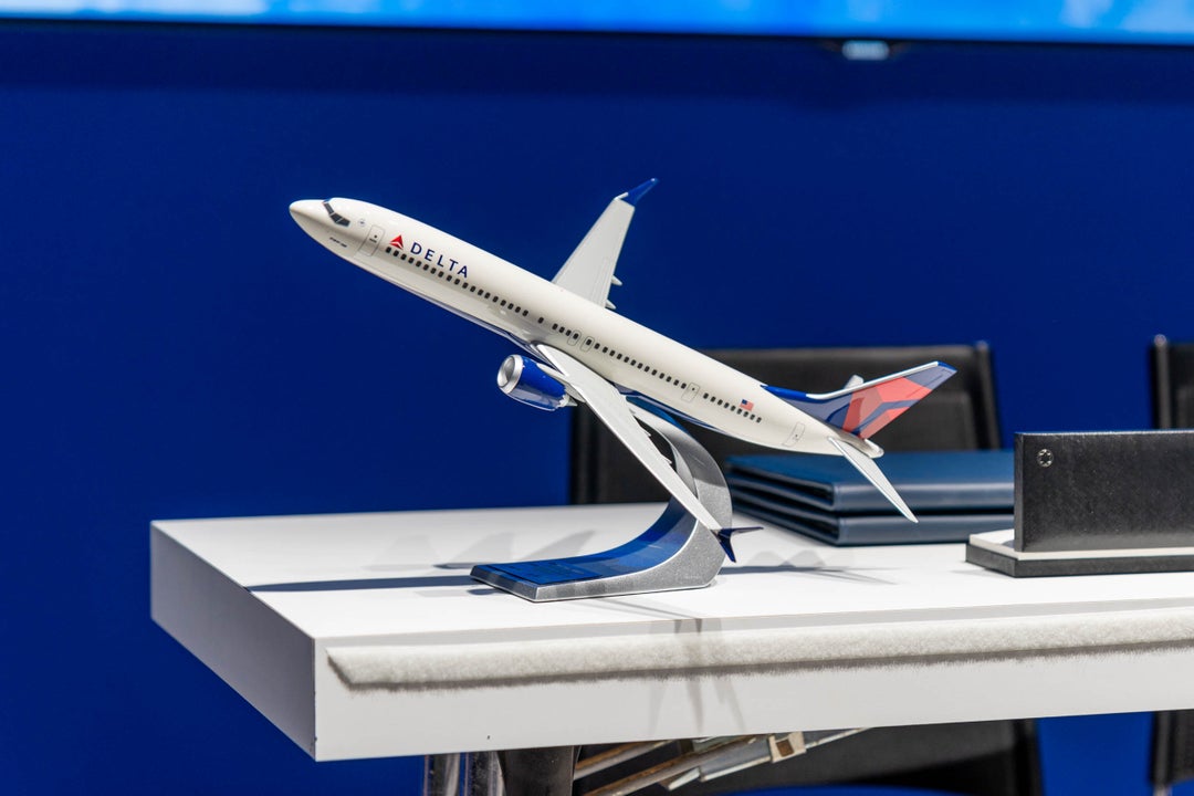 Delta orders 100 Boeing 737 MAX 10 aircraft at Farnborough Airshow ...