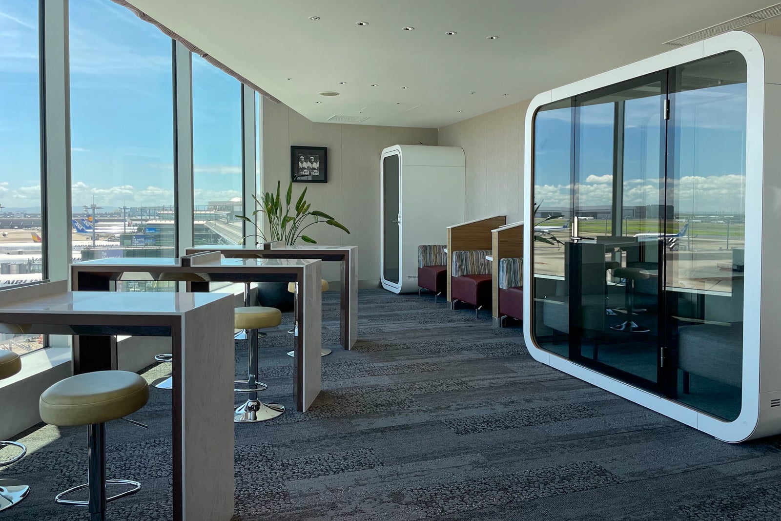 Delta opens brand-new Sky Club at Tokyo's Haneda airport with Japanese ...