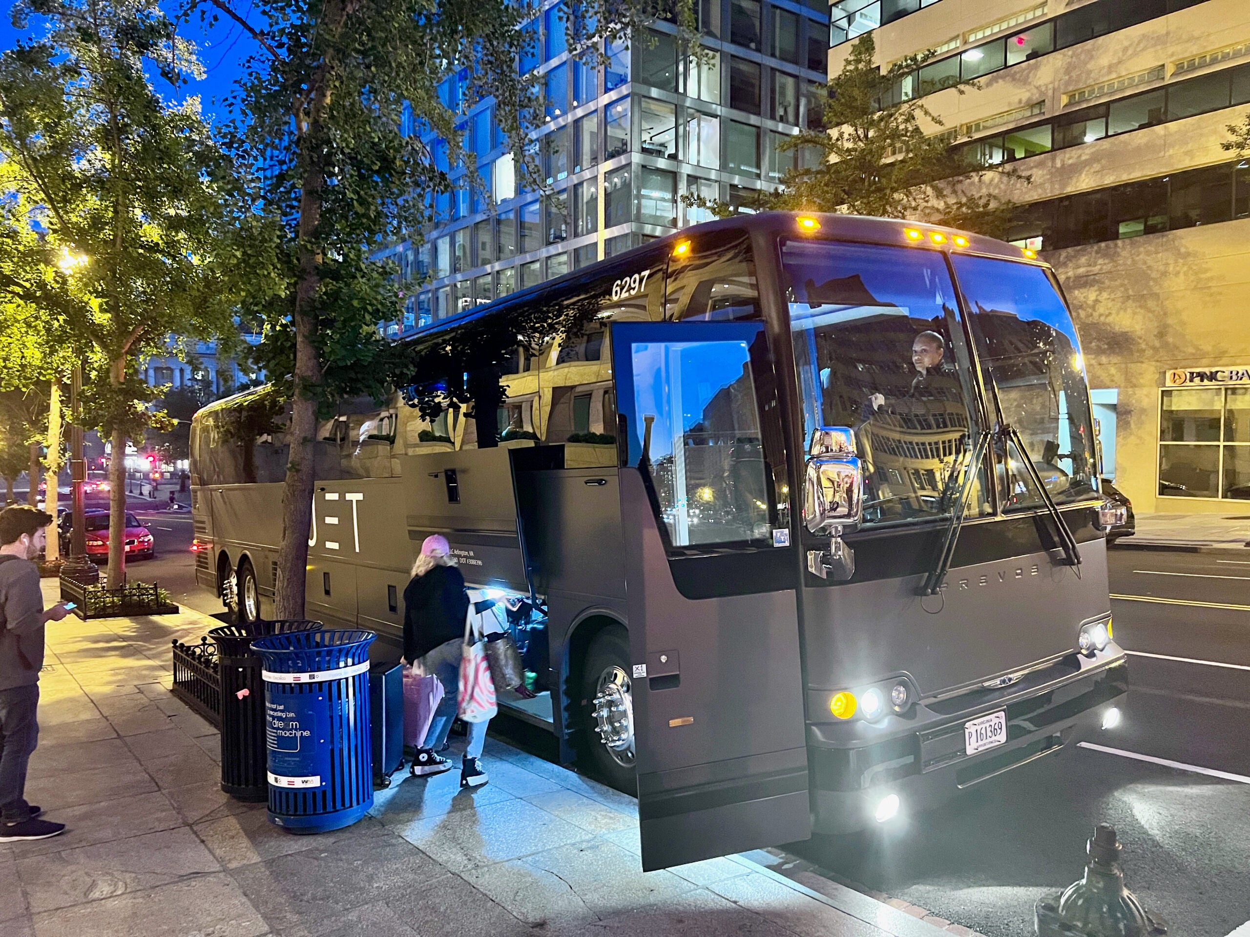 TPG Tries The New Luxury Bus The Jet And Compares 42 OFF TPG Tries The New Luxury Bus The Jet And Compares 42 OFF