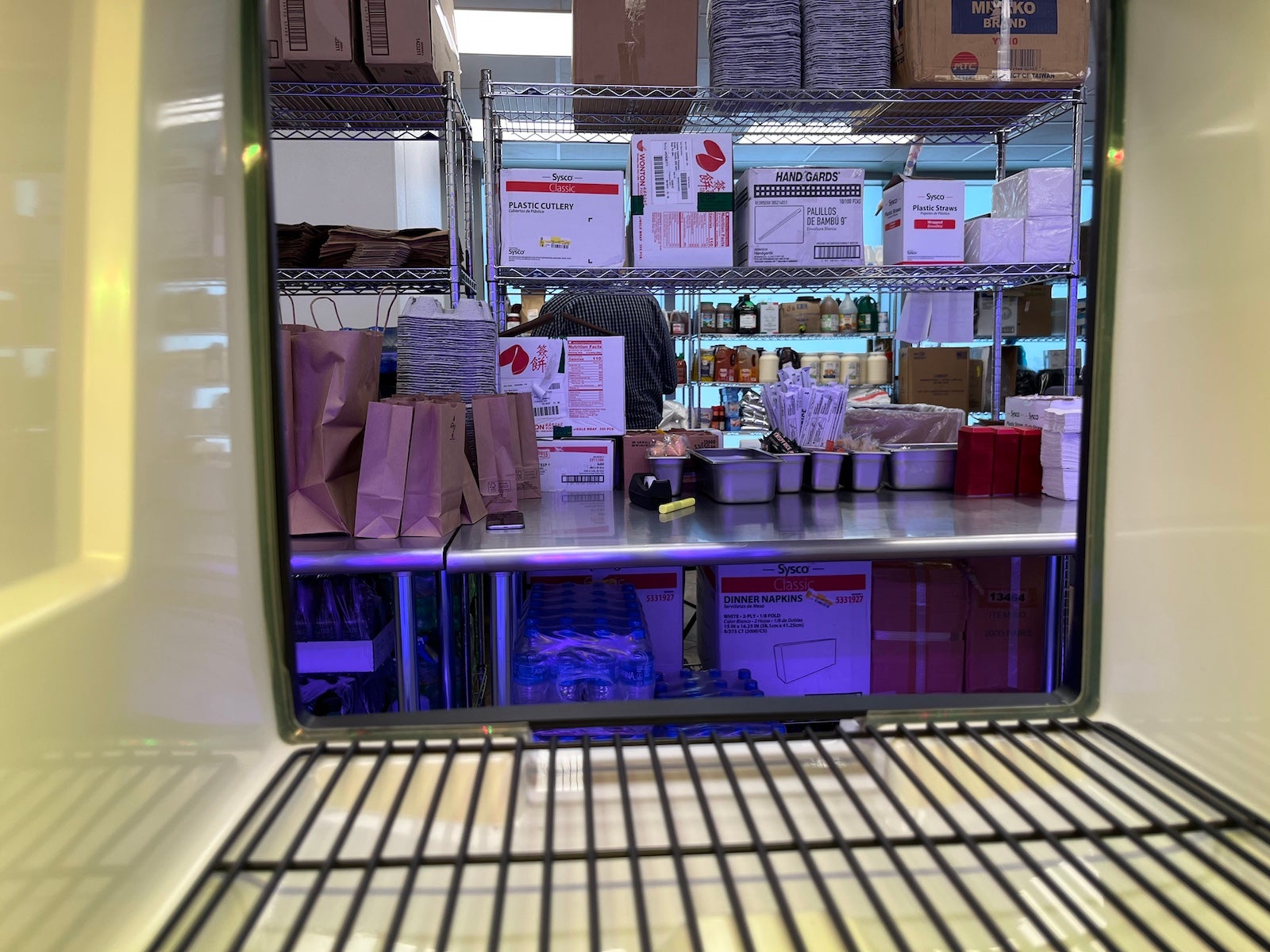 Airport hopes 'virtual food hall' helps with staffing challenges - The ...