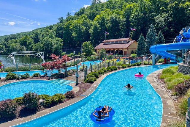 Visiting America’s oldest theme park: Lake Compounce - The Points Guy