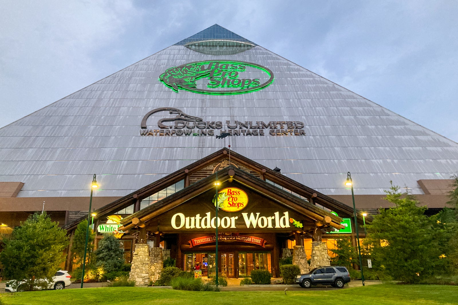 A vegan and a hunter spent 2 nights at the Big Cypress Lodge in Memphis ...