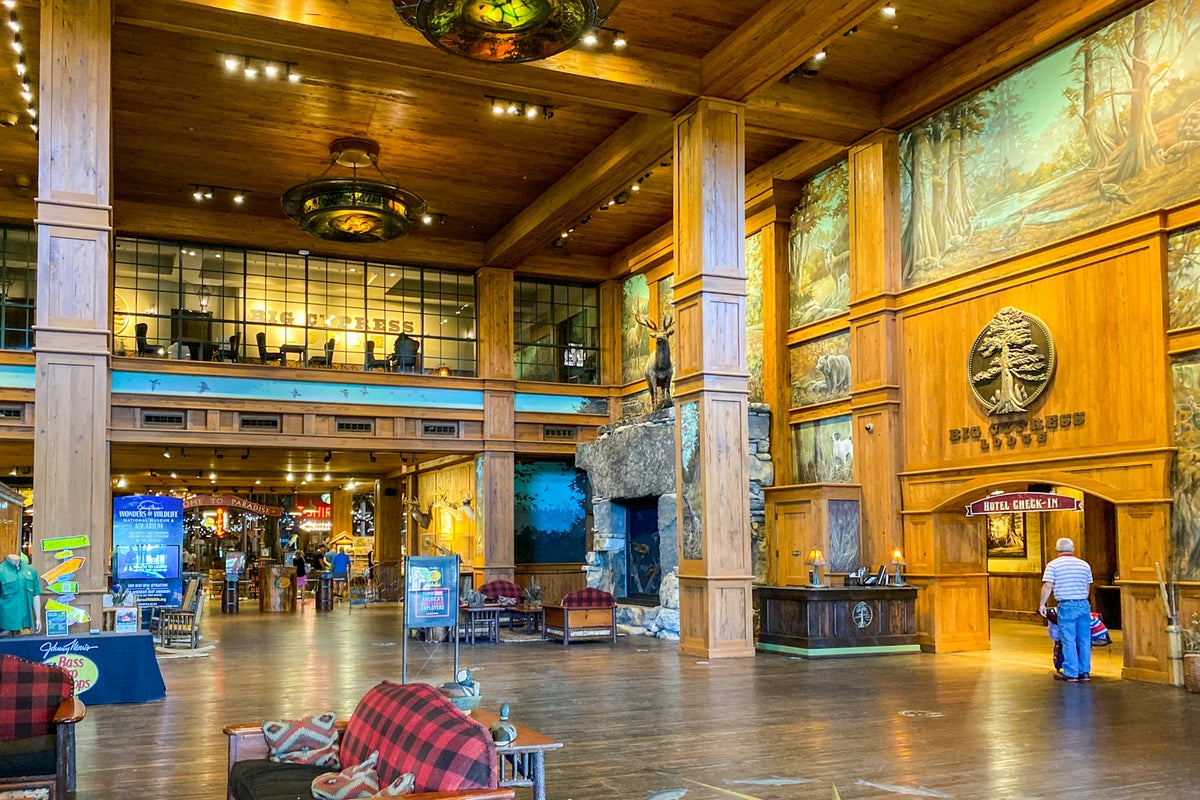 A vegan and a hunter spent 2 nights at the Big Cypress Lodge in Memphis ...