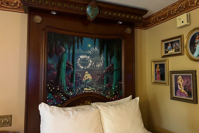 Staying in a Royal Guest Room at Disney's Port Orleans Resort ...