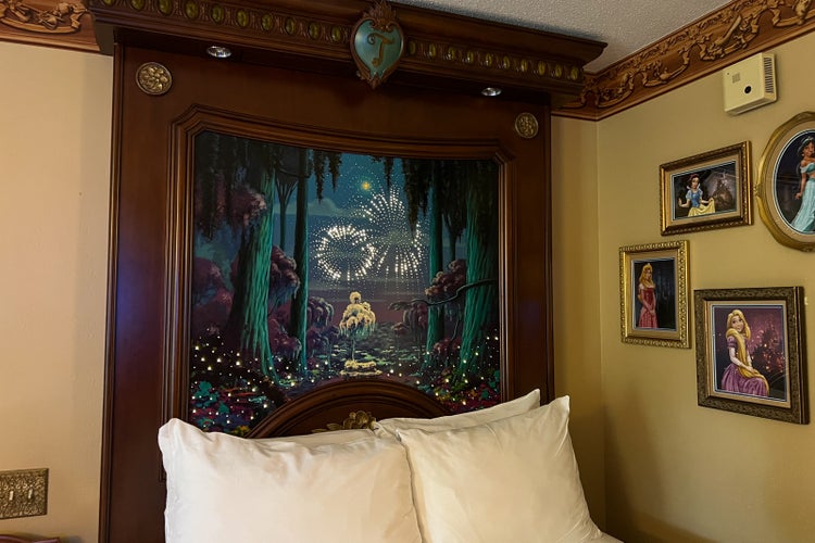 Staying in a Royal Guest Room at Disney's Port Orleans Resort ...