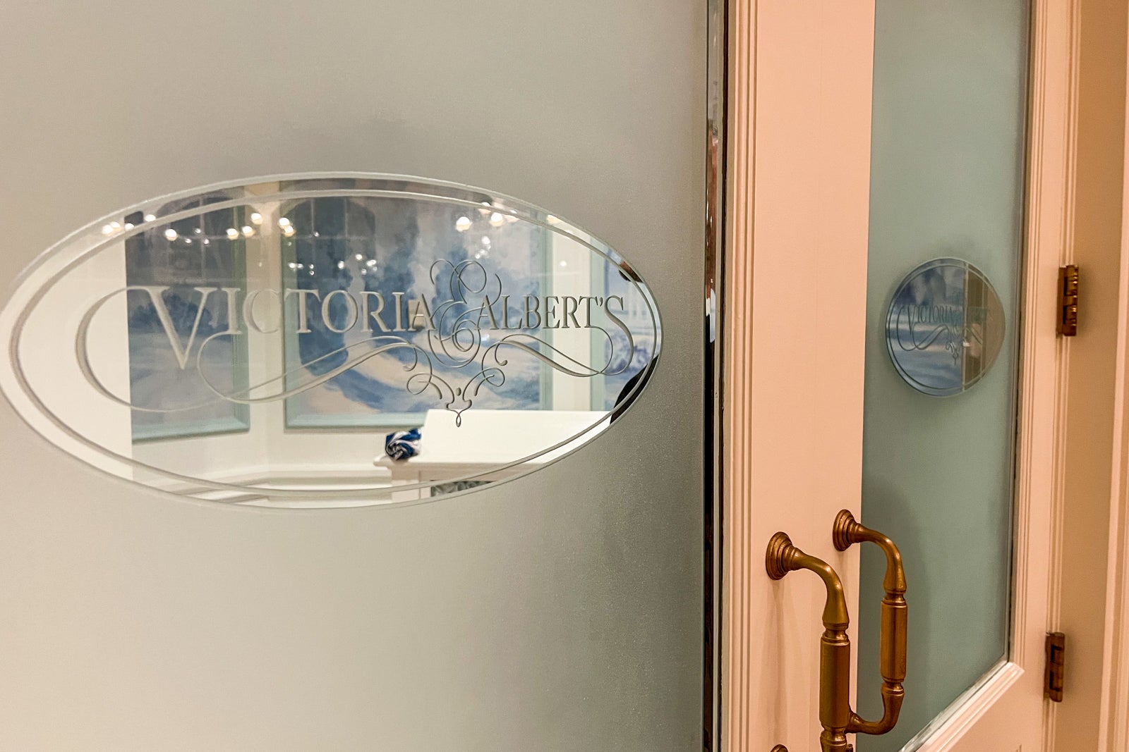 What it's like to dine at Disney's Victoria & Albert's: Fancy clothes ...