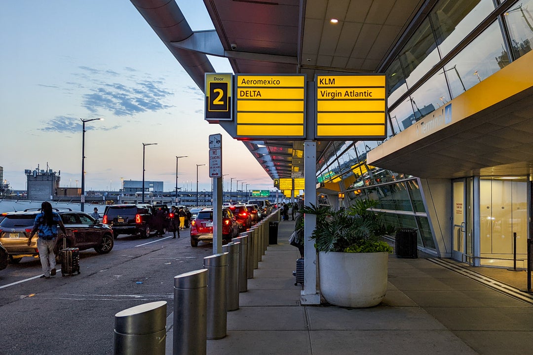 A review of Virgin Atlantic's Premium on the A350 from New York to ...