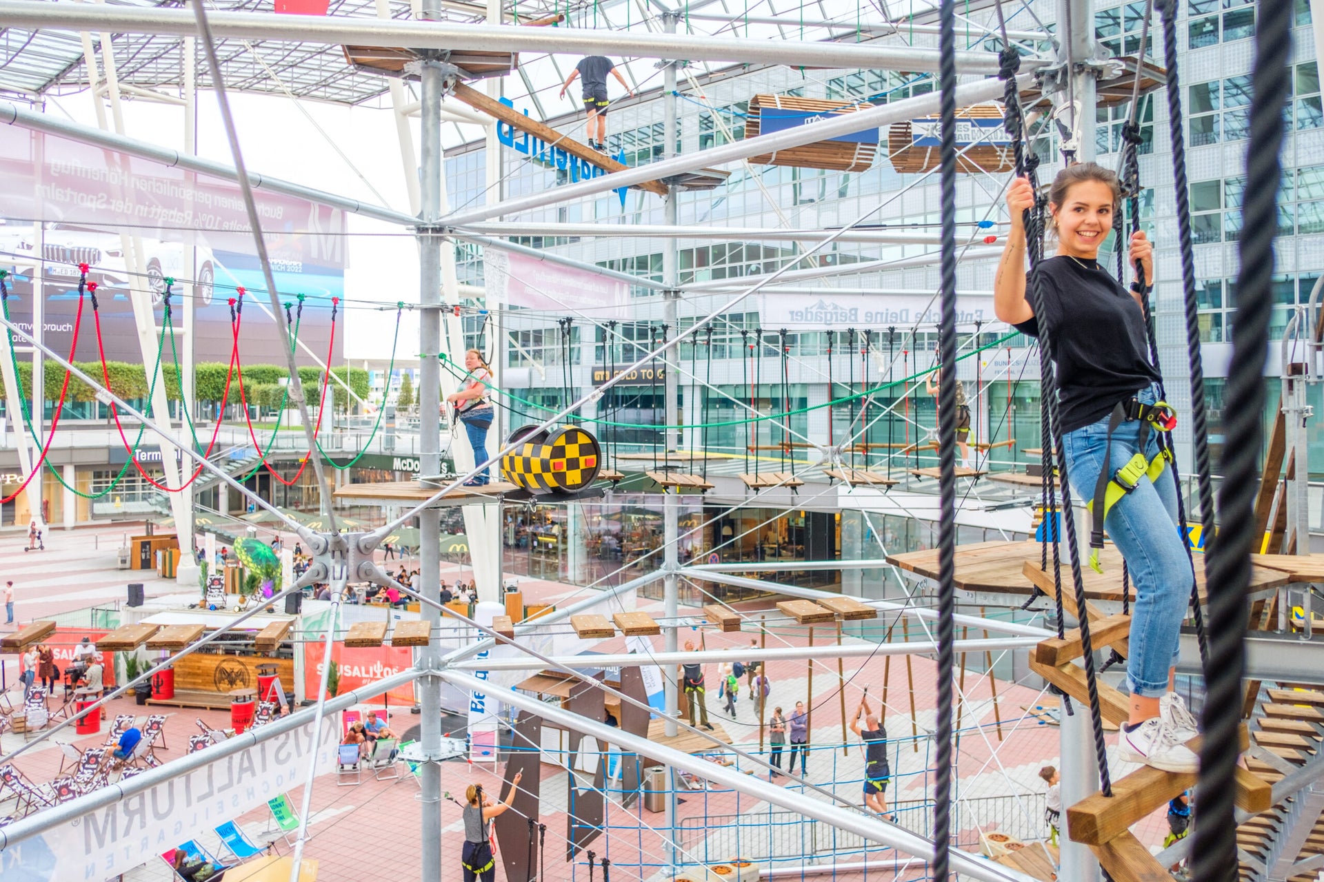 A new way to hang around between flights: Munich Airport's high-ropes ...