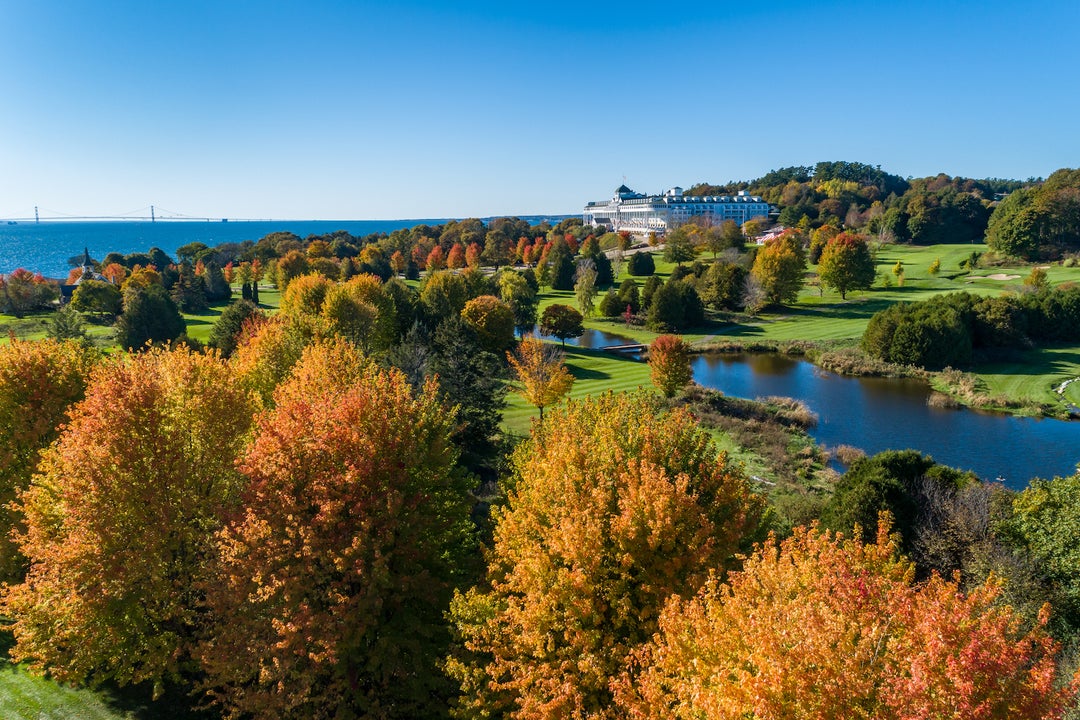 The coolest hotels for leaf peeping, from Central Park to the Rocky ...