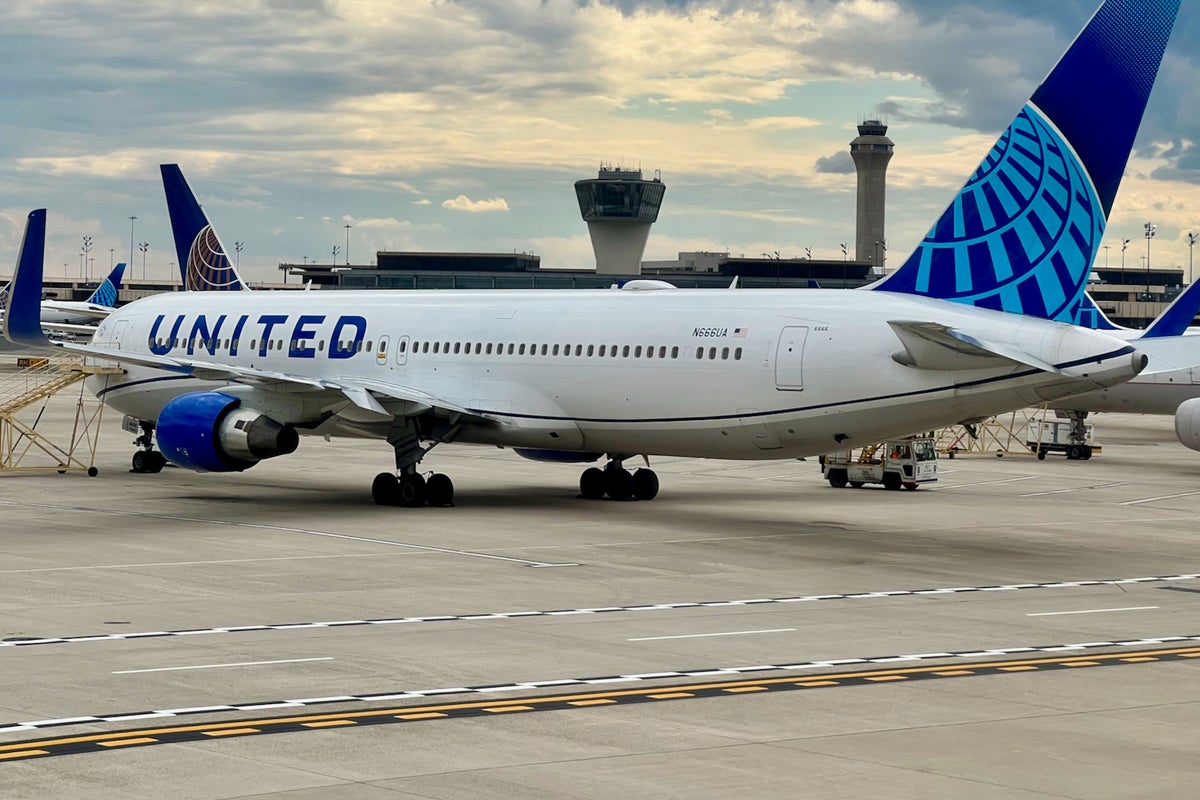 United will outfit entire international fleet with premium economy ...