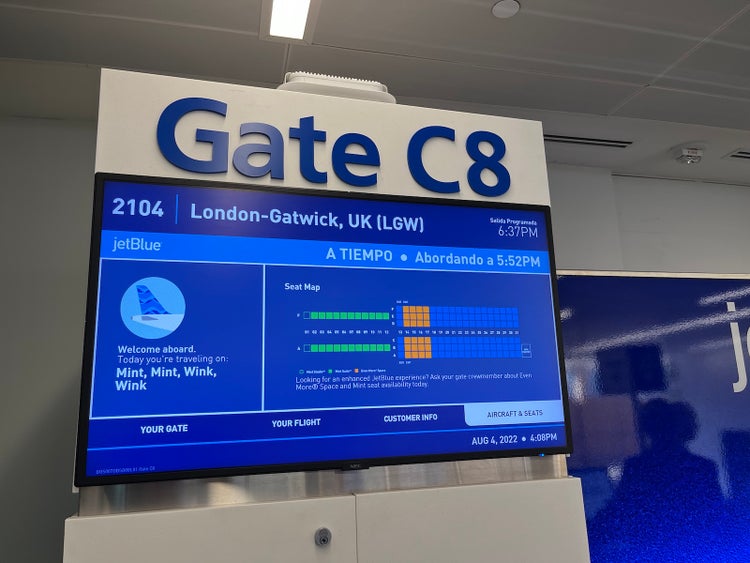 JetBlue inaugural flight from Boston to London lands at Gatwick - The ...