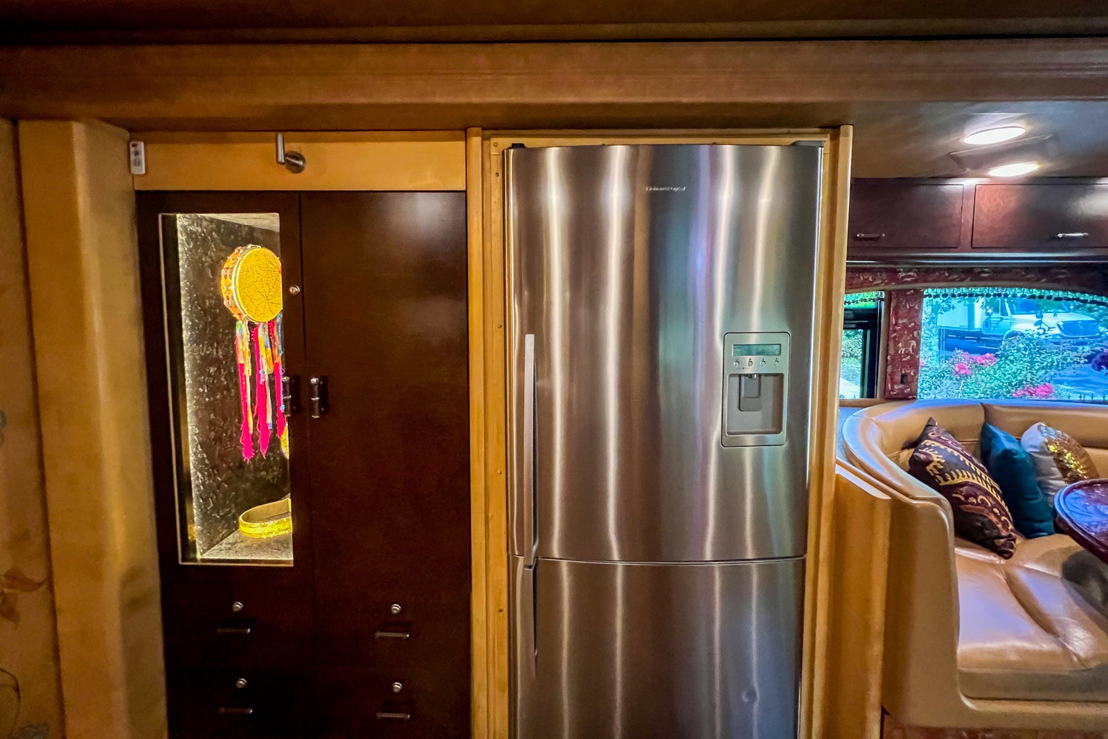 My ‘9 to 5’ sent me to sleep in Dolly Parton’s $10,000 tour bus suite ...