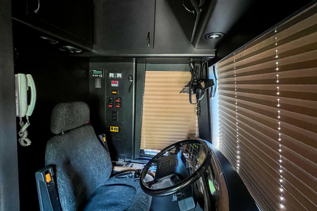 My ‘9 to 5’ sent me to sleep in Dolly Parton’s $10,000 tour bus suite ...