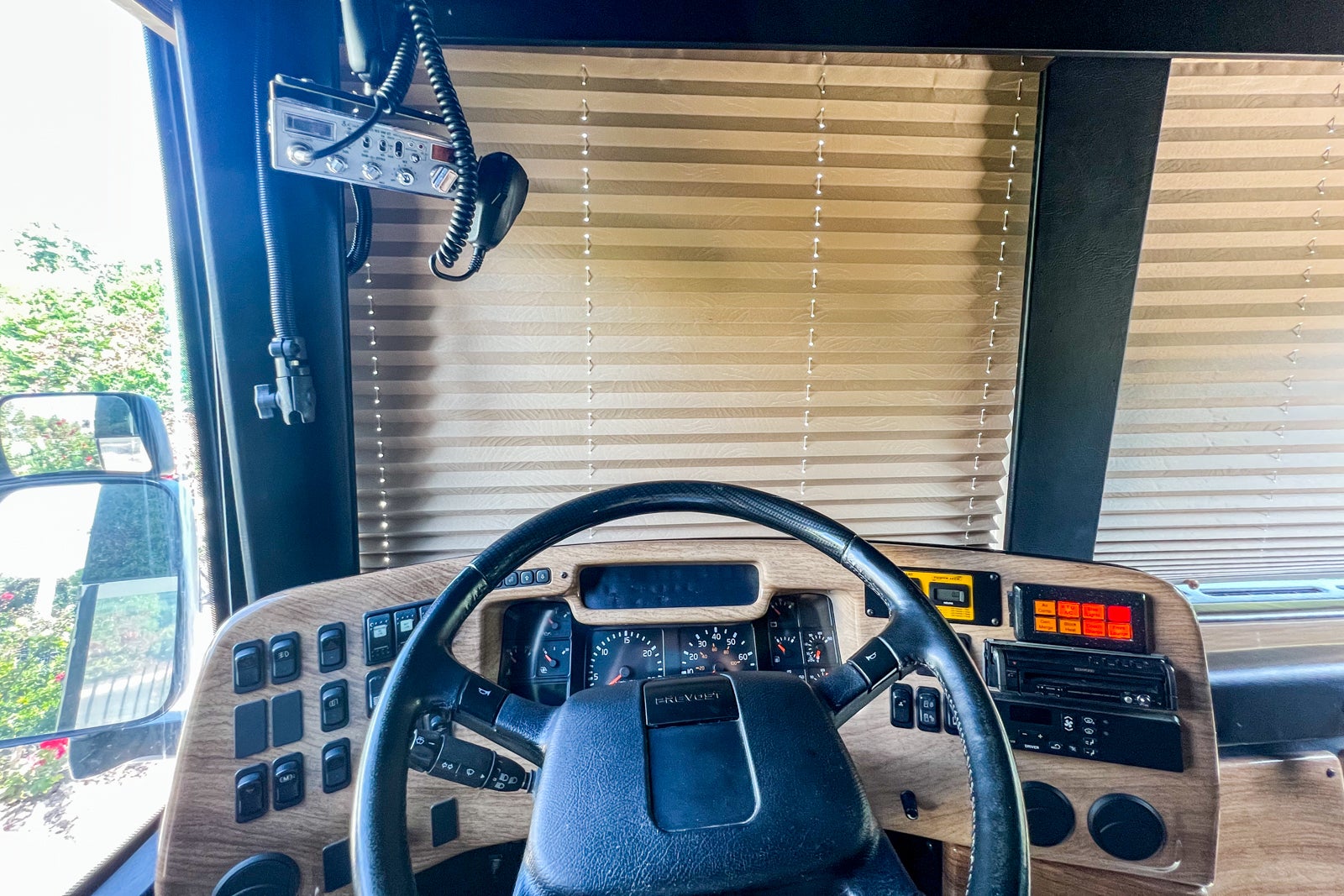 My ‘9 to 5’ sent me to sleep in Dolly Parton’s $10,000 tour bus suite ...