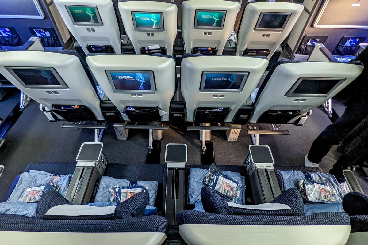 A smooth ride across the Atlantic: A review of British Airways World ...