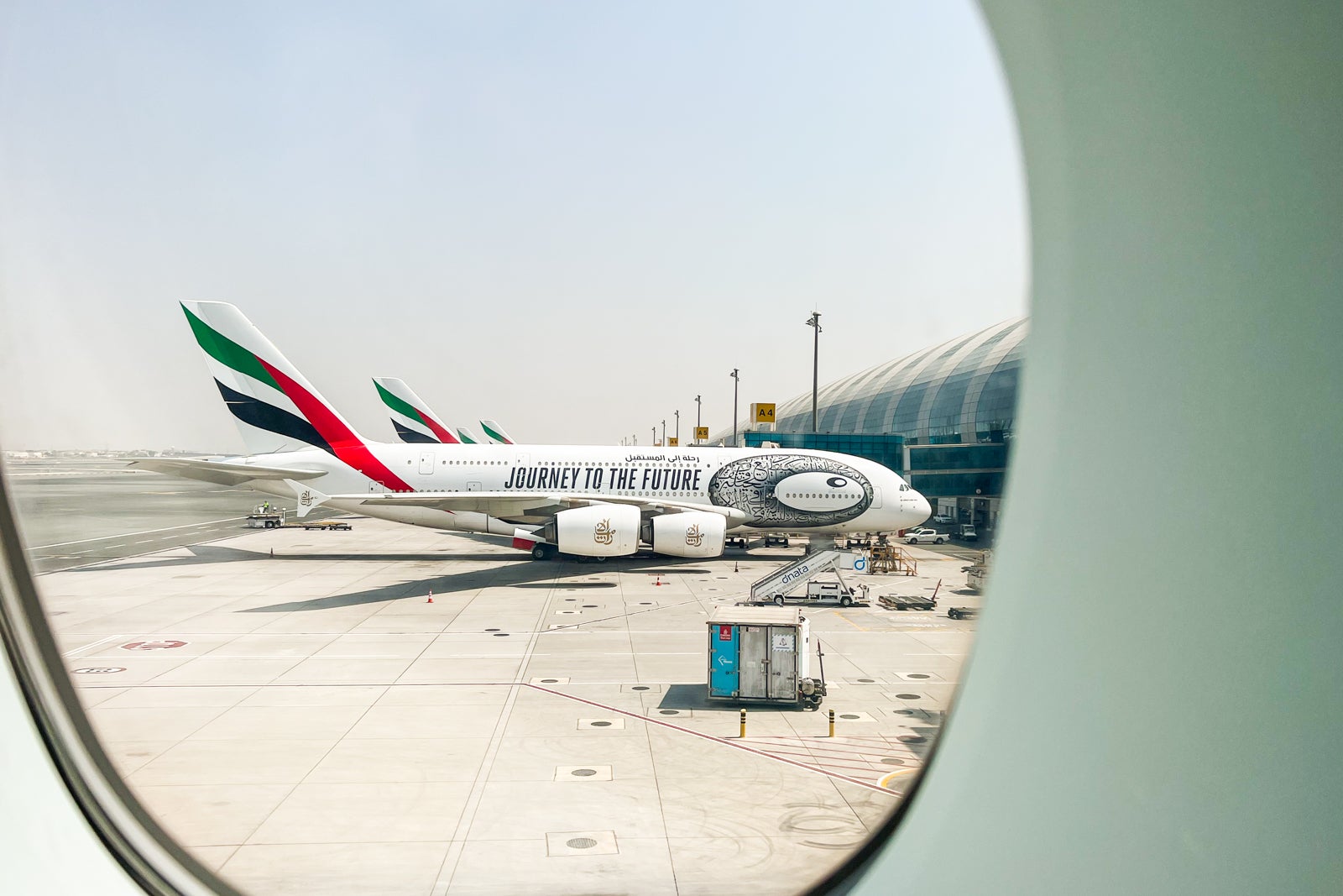 Emirates A380 onboard bar and lounge guide - The Points Guy