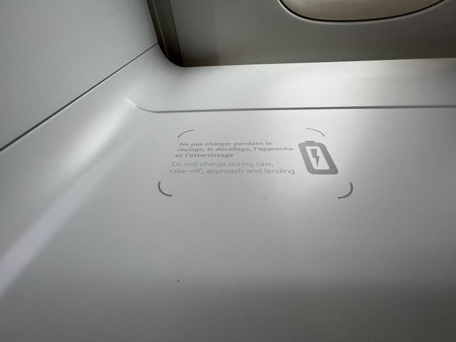 Doors, wireless charging and 4K video: A first look at Air France's new ...