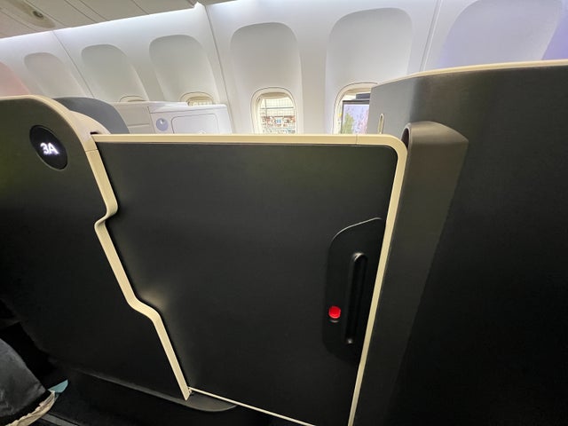 Doors, wireless charging and 4K video: A first look at Air France's new ...
