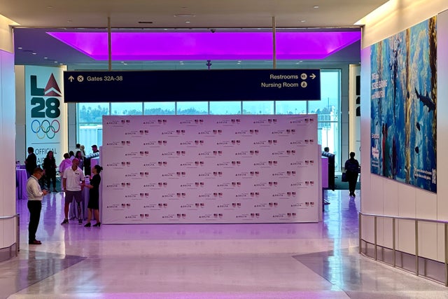 Delta debuts 9 new gates at LAX as Sky Way terminal gets premium-heavy ...