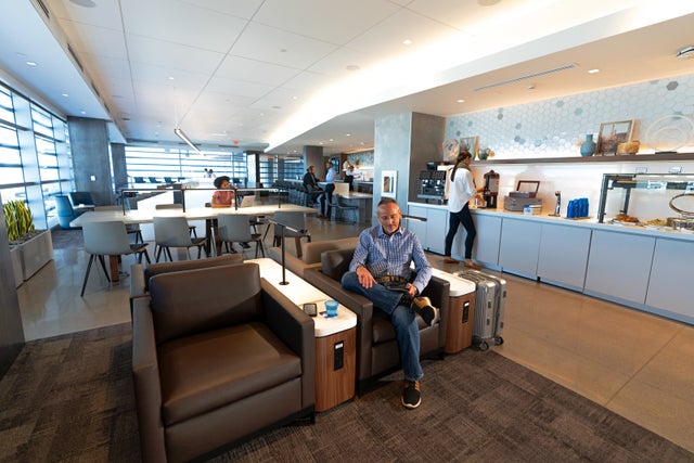 First look: United is opening a brand-new club in Phoenix - The Points Guy