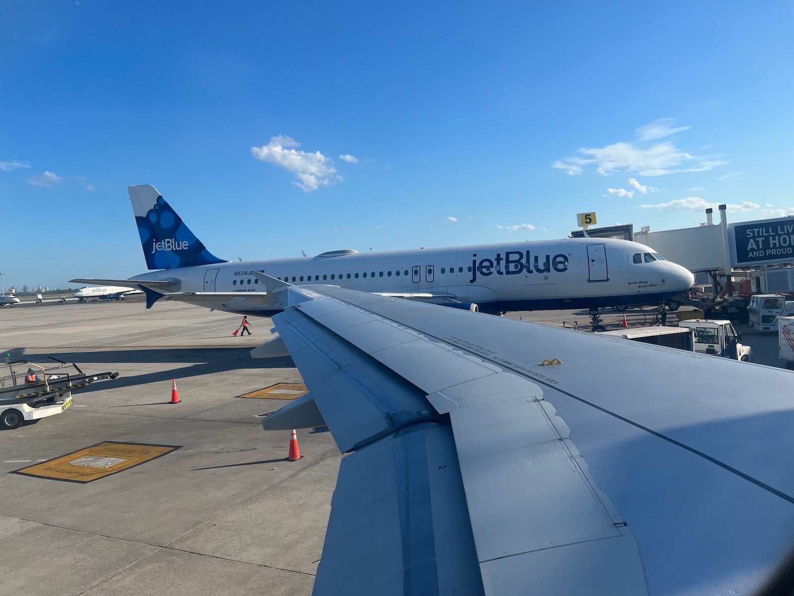 How to know when American and JetBlue benefits apply through Northeast ...