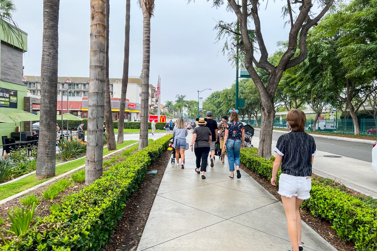 A $700 room steps from Disneyland: Inside the fabulous Courtyard Anaheim Theme Park Entrance ...