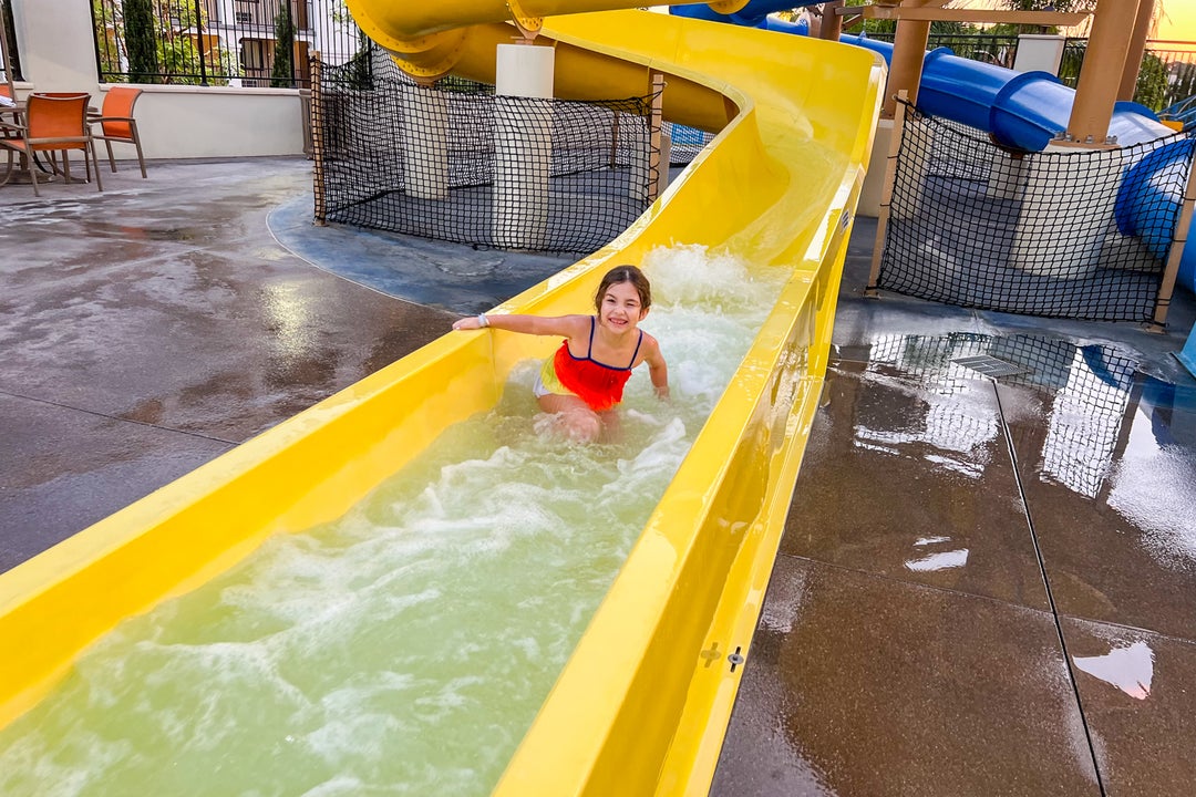 A $700 room steps from Disneyland: Inside the fabulous Courtyard Anaheim Theme Park Entrance ...