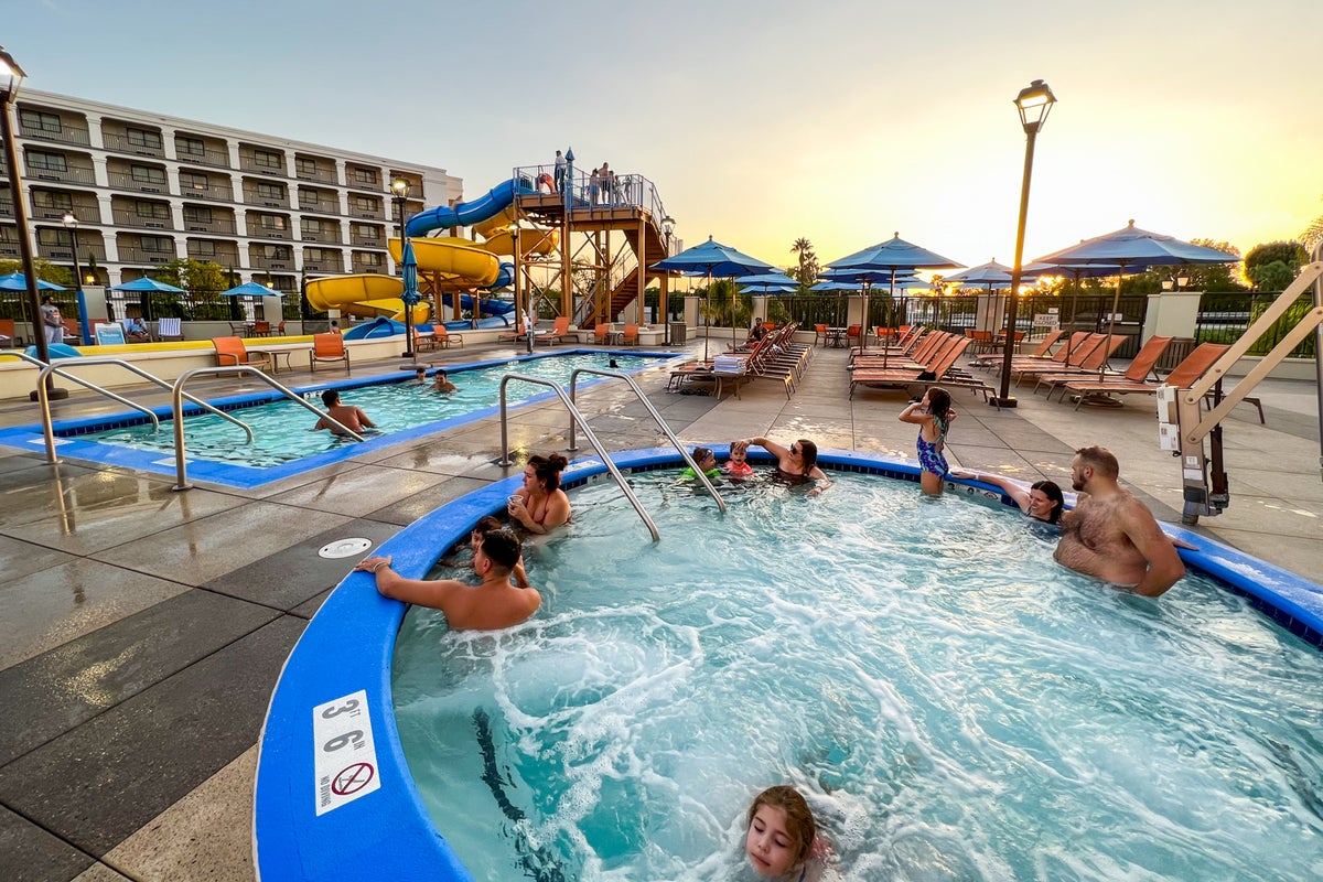 A $700 room steps from Disneyland: Inside the fabulous Courtyard Anaheim Theme Park Entrance ...