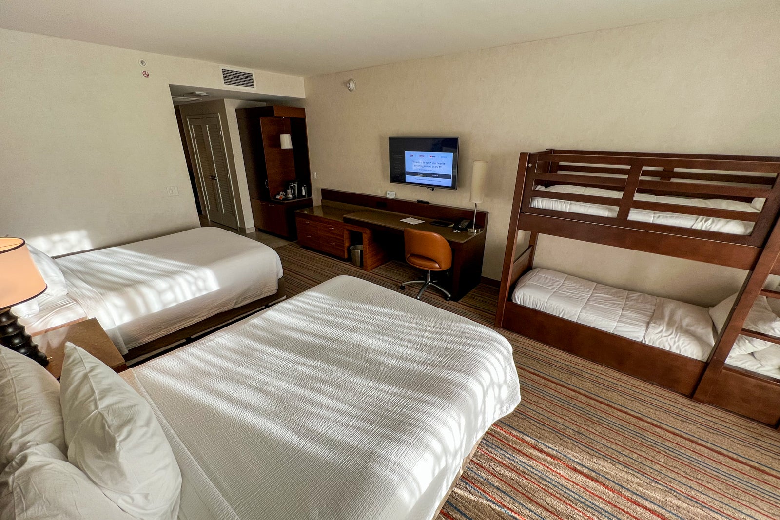 A $700 room steps from Disneyland: Inside the fabulous Courtyard Anaheim Theme Park Entrance ...