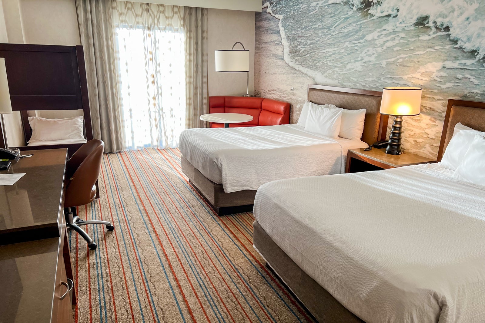 A $700 room steps from Disneyland: Inside the fabulous Courtyard Anaheim Theme Park Entrance ...