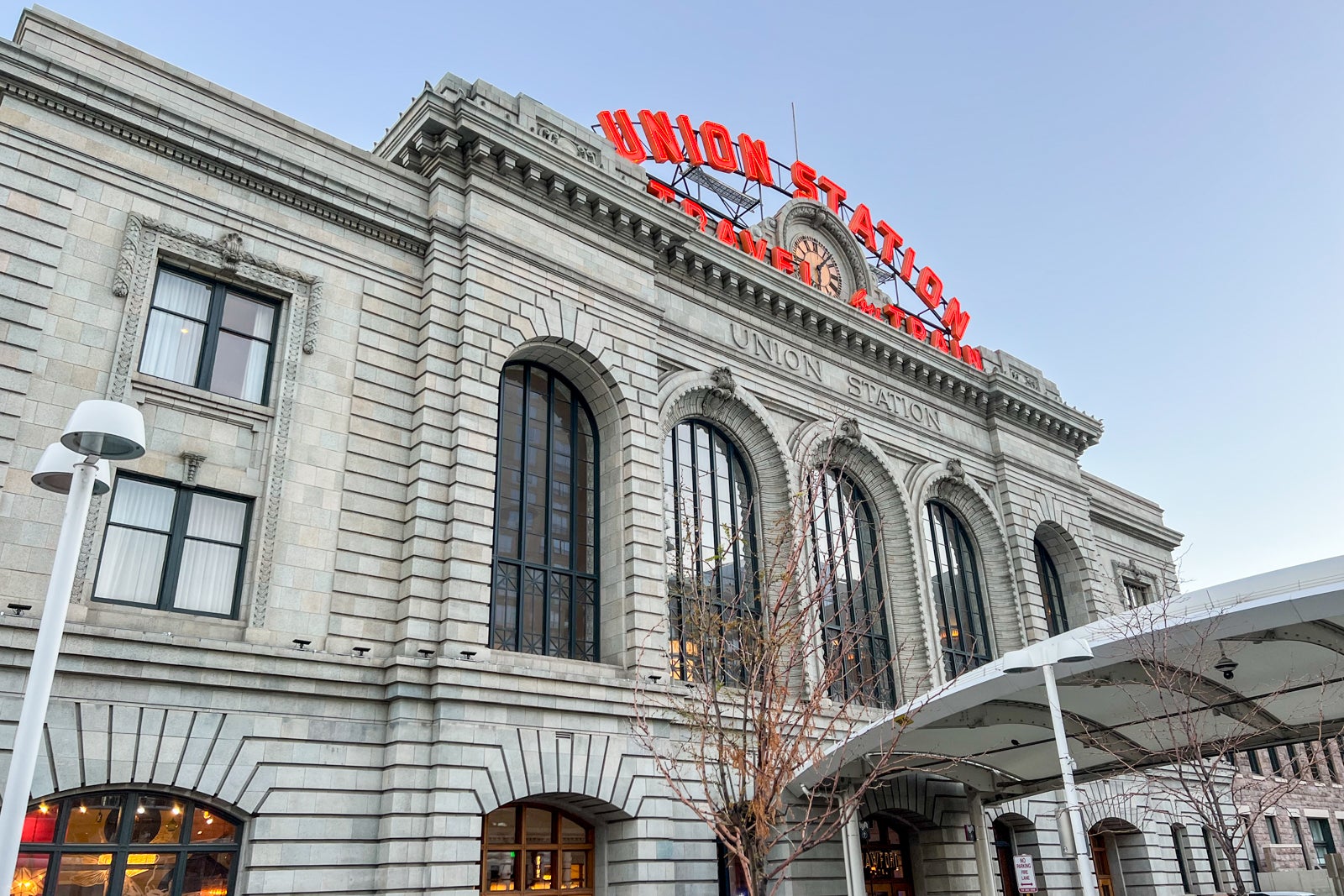 How to use the Denver Airport Train: From airport to downtown in 37 ...