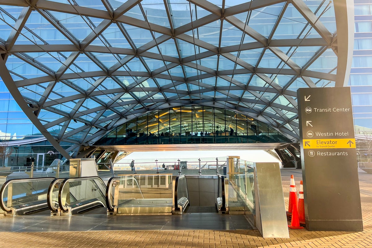 How to use the Denver Airport Train: From airport to downtown in 37 ...