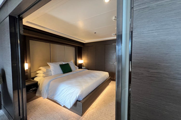 Cruisers say new Ritz-Carlton yacht needs to work out the bugs - The ...