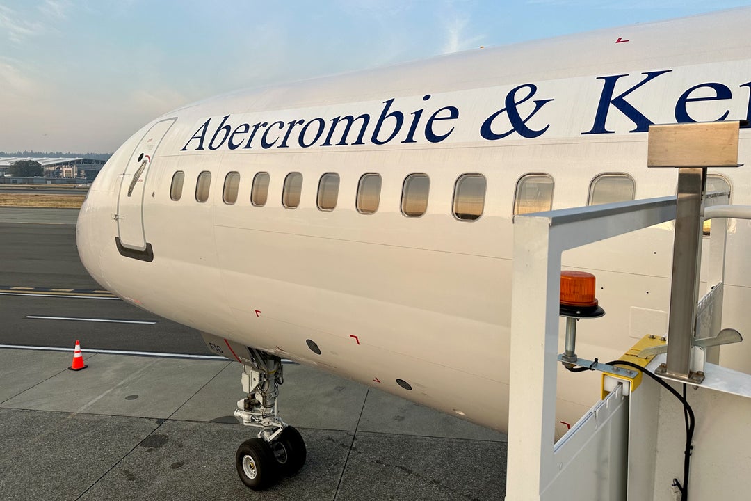 An exclusive look inside the $160,000-a-seat private Boeing 757 charter ...