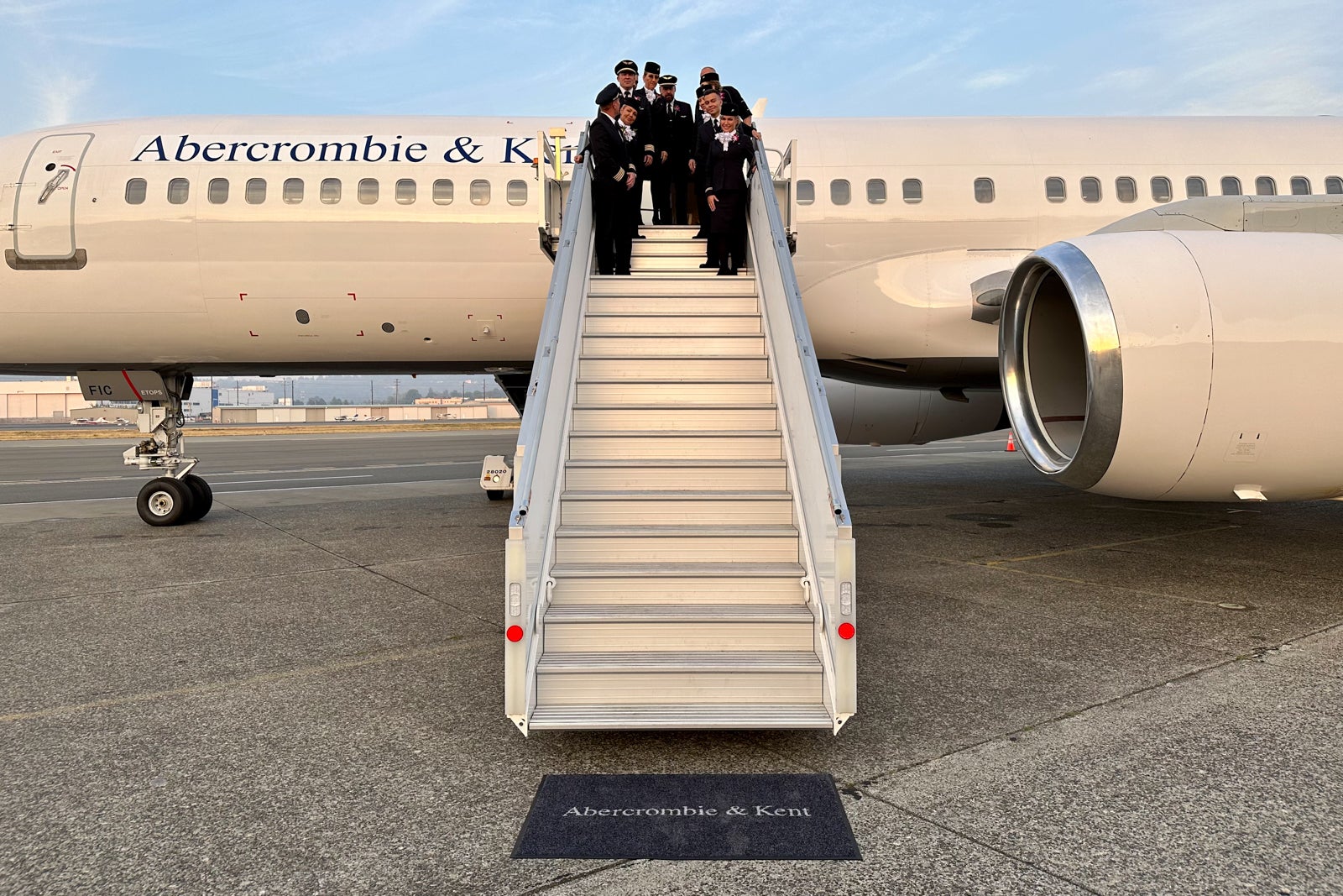 An exclusive look inside the $160,000-a-seat private Boeing 757 charter ...